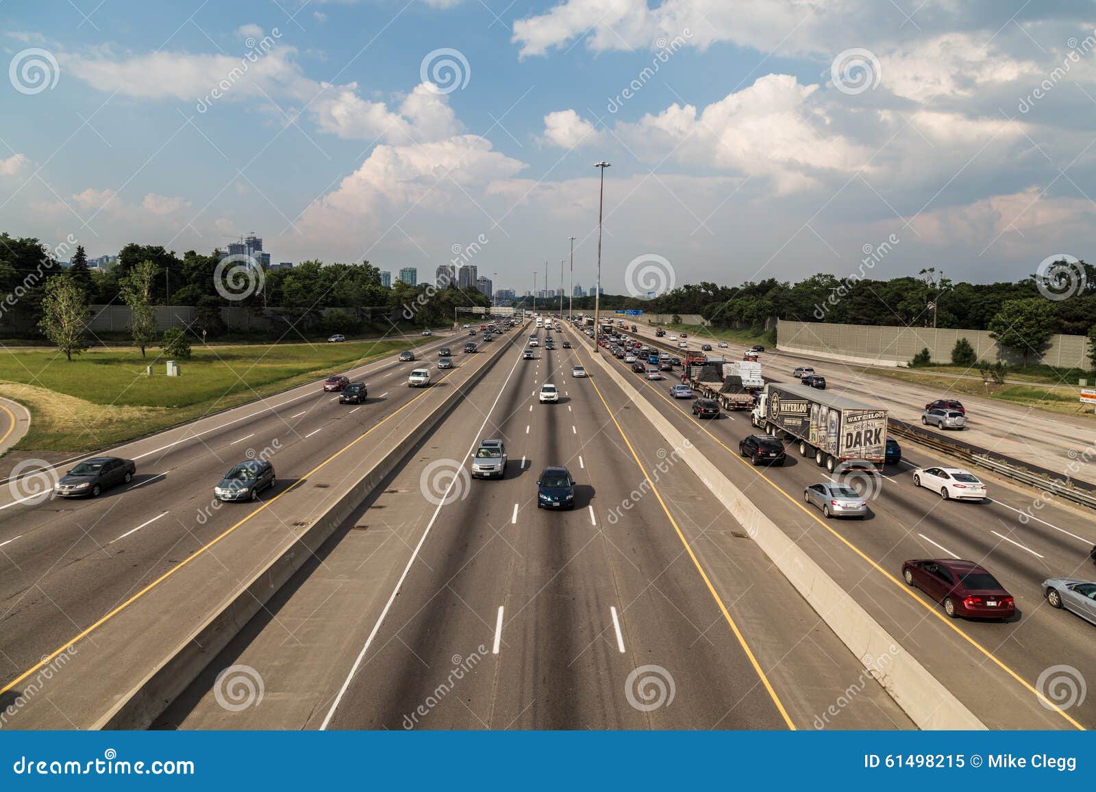 Toronto 401 Highway and Traffic Editorial Image - Image of traffic ...