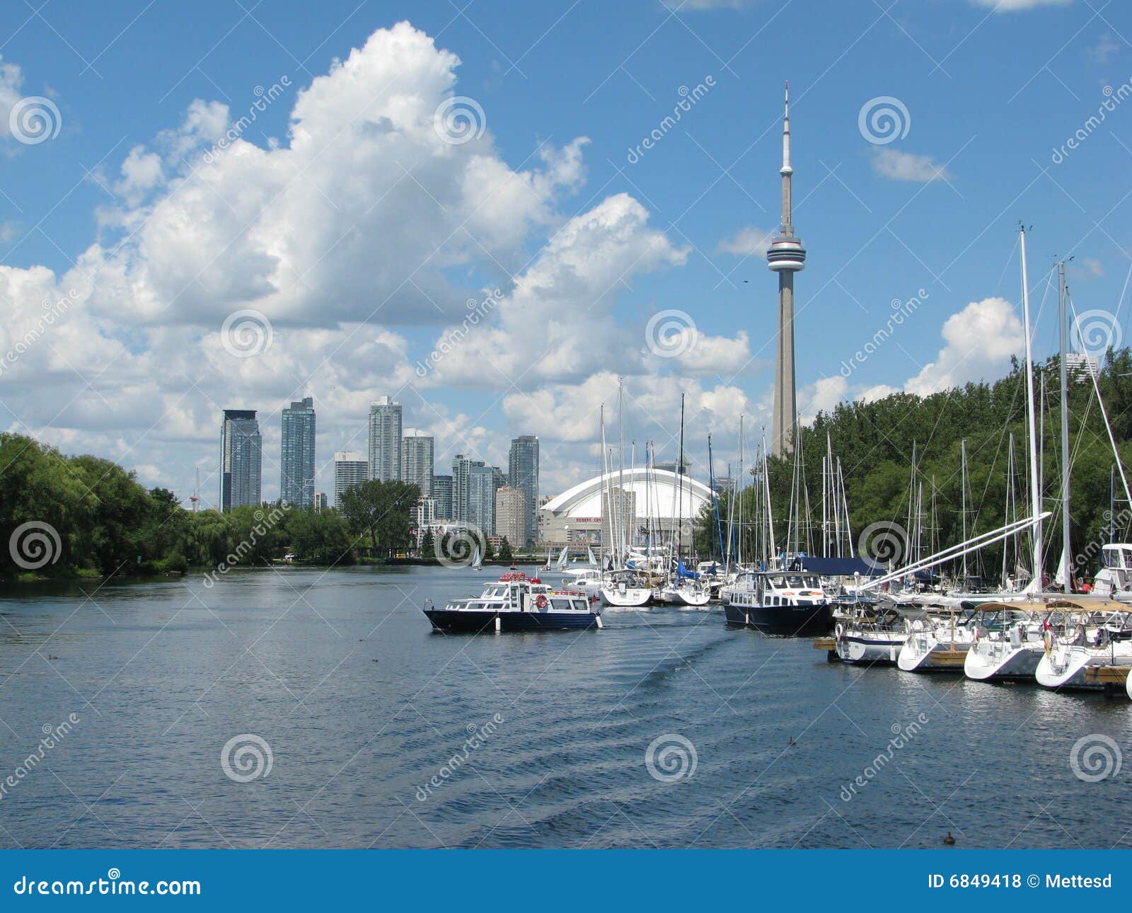 Toronto and Lake Ontario editorial stock photo. Image of lake - 6849418