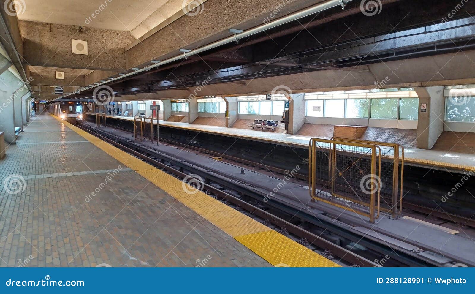 Toronto Line 1 Subway Station Inside View Editorial Photo - Image of ...