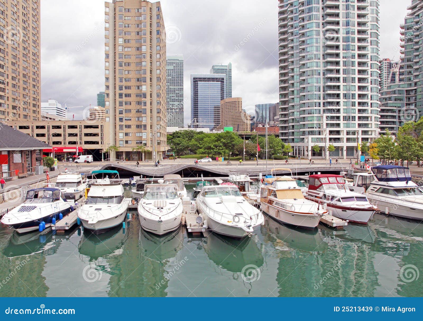 Toronto Marina stock image. Image of risers, ontario - 25213439