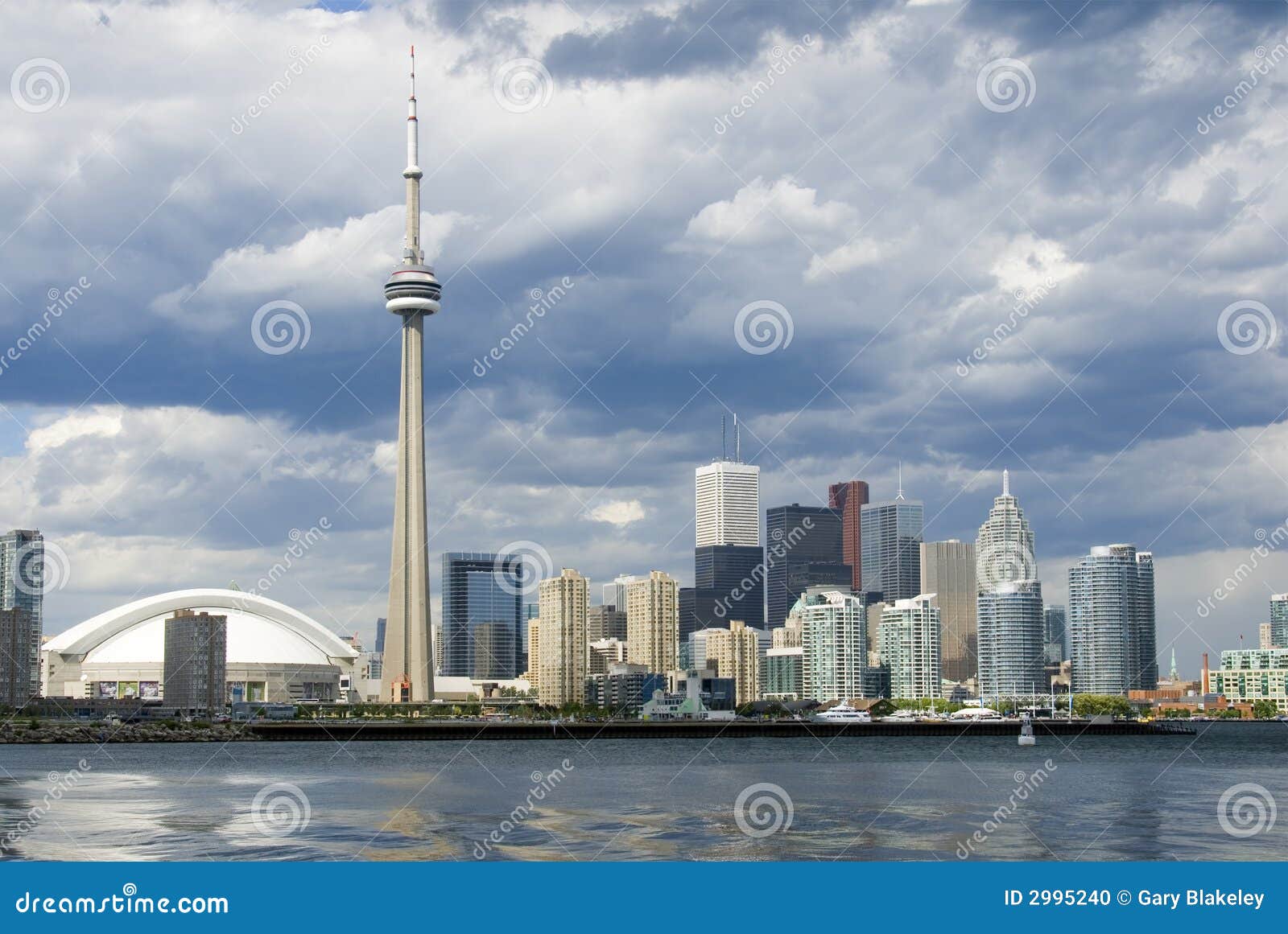 Lakeshore Apartment Building In Etobicoke Editorial Photo ...
