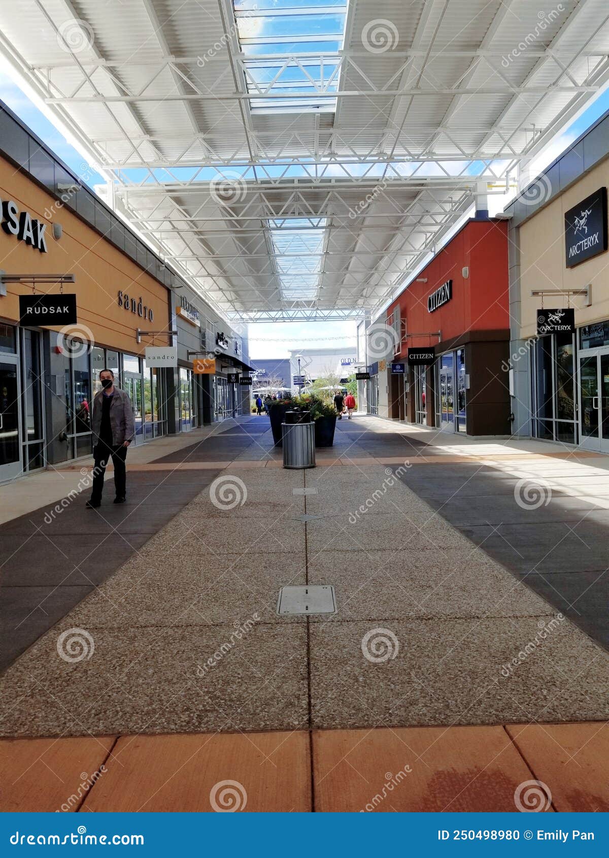 Toronto Premiere Outlets editorial image. Image of toronto - 250498980