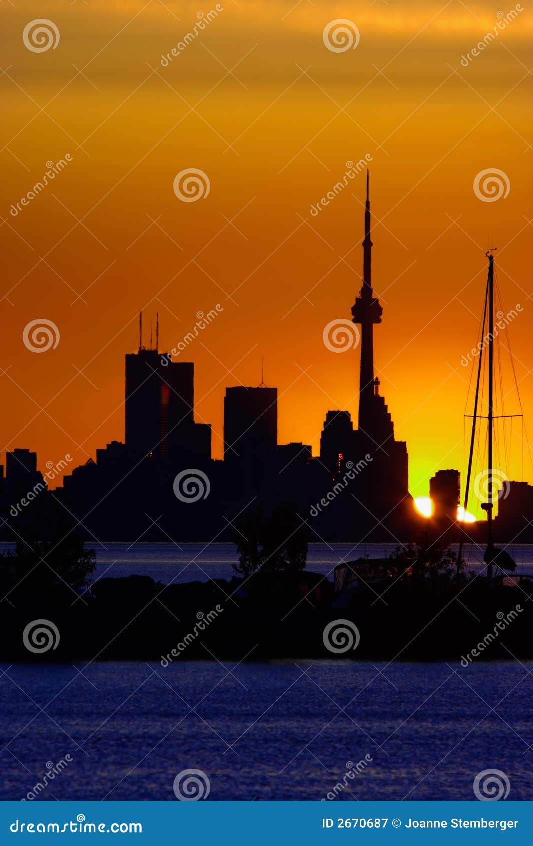Toronto Skyline at Dawn editorial photography. Image of antenae - 2670687