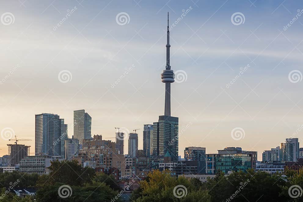Toronto skyline at dawn editorial image. Image of dawn - 33619475
