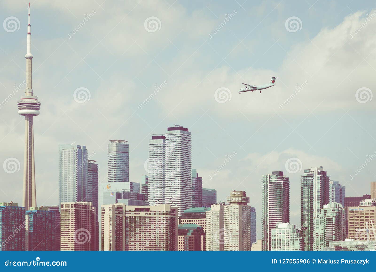 Toronto Skyline and Landing Plane. Toronto, Ontario, Canada. Editorial ...