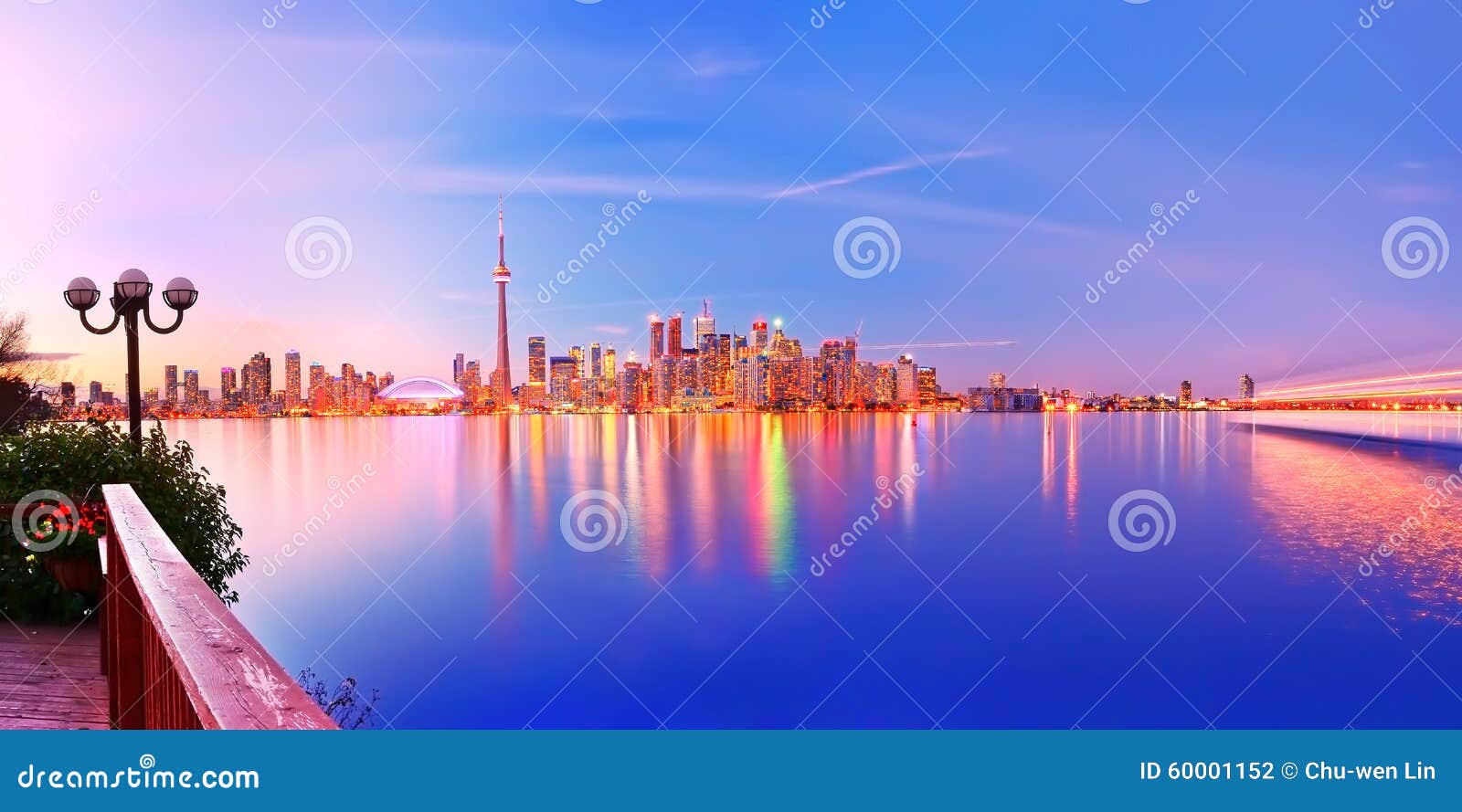Toronto Skyline at Twilight Stock Photo - Image of center, light: 60001152