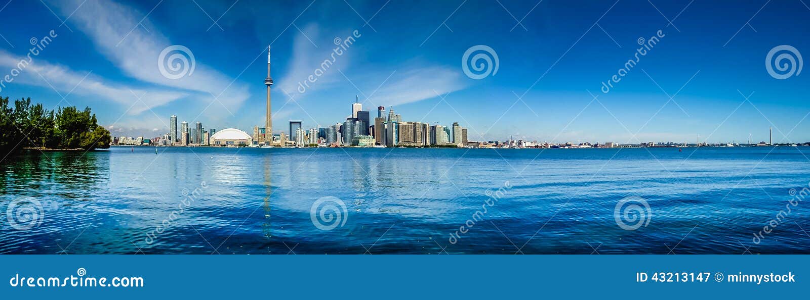 Toronto-Skylinepanorama Mit Dem Ontariosee Stockbild - Bild von nave ...