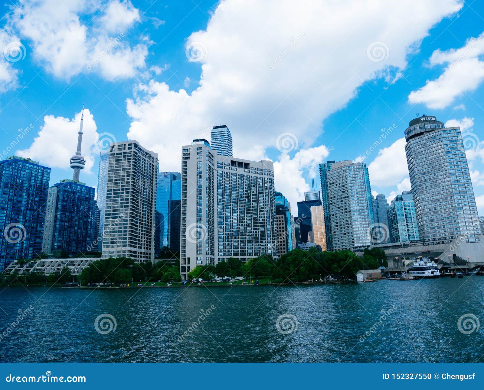 Toronto Waterfront Landscape Editorial Image - Image of banks, lake ...