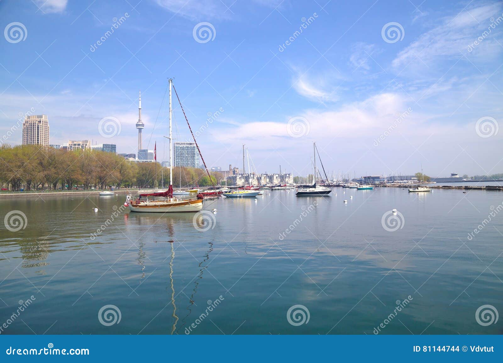 Toronto waterfront editorial stock image. Image of pier - 81144744