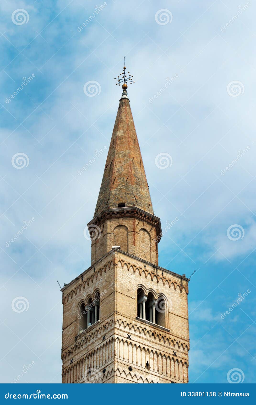 Torre antica in Italia fotografia stock. Immagine di posizioni - 33801158