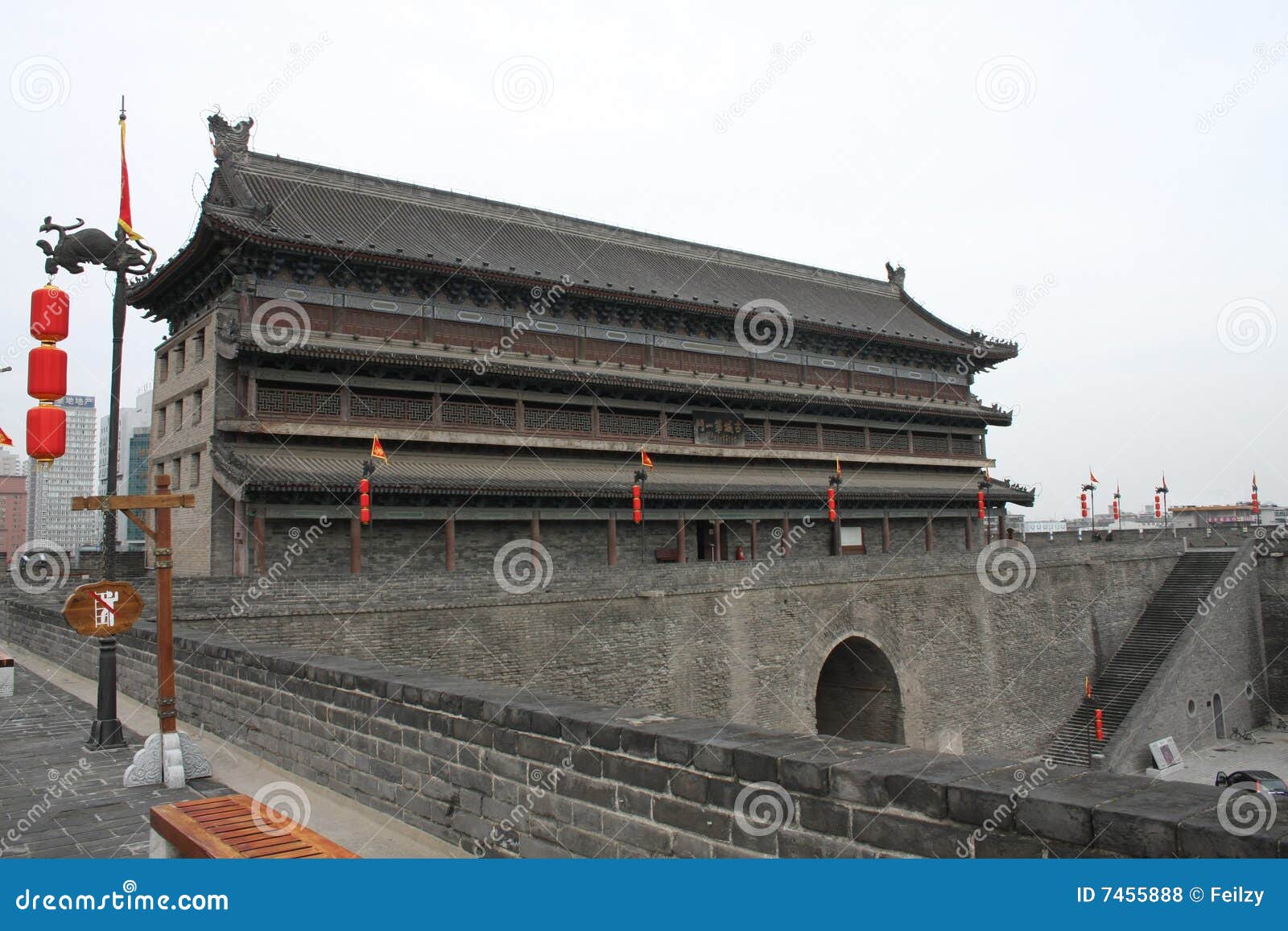 Torre china de la puerta foto de archivo. Imagen de protector - 7455888