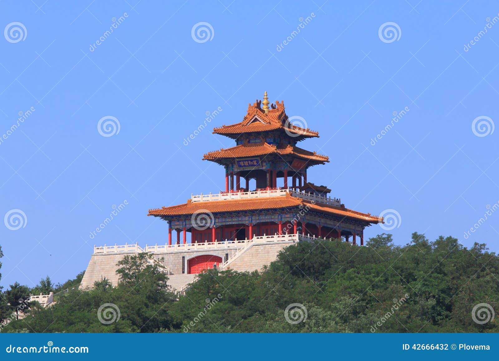 Torre Chinesa Do Estilo Tradicional Foto de Stock - Imagem de jardinar ...