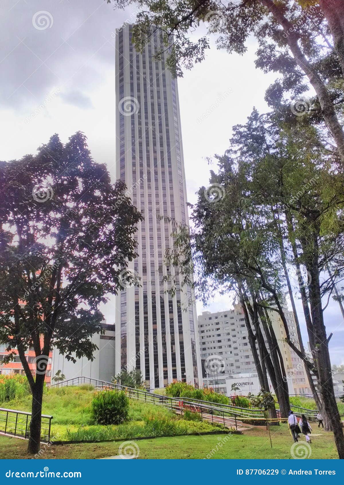 Torre Colpatria imagen de archivo. Imagen de ciudad, parque - 87706229
