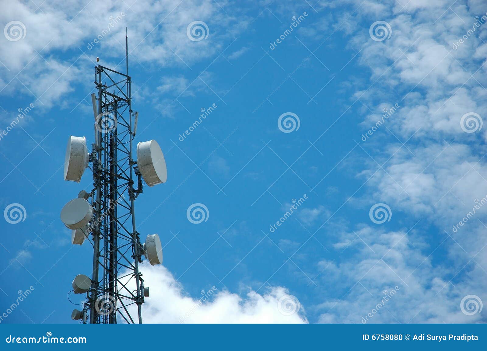 Torre da telecomunicação foto de stock. Imagem de wireless - 6758080