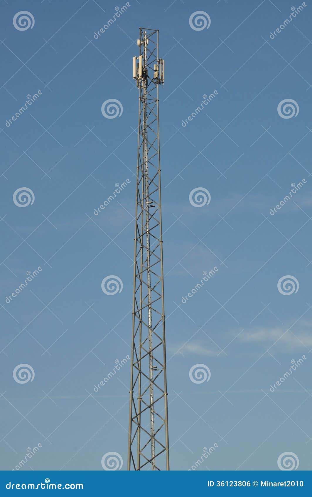 Torre De Acero De La Telecomunicación Foto de archivo - Imagen de ...