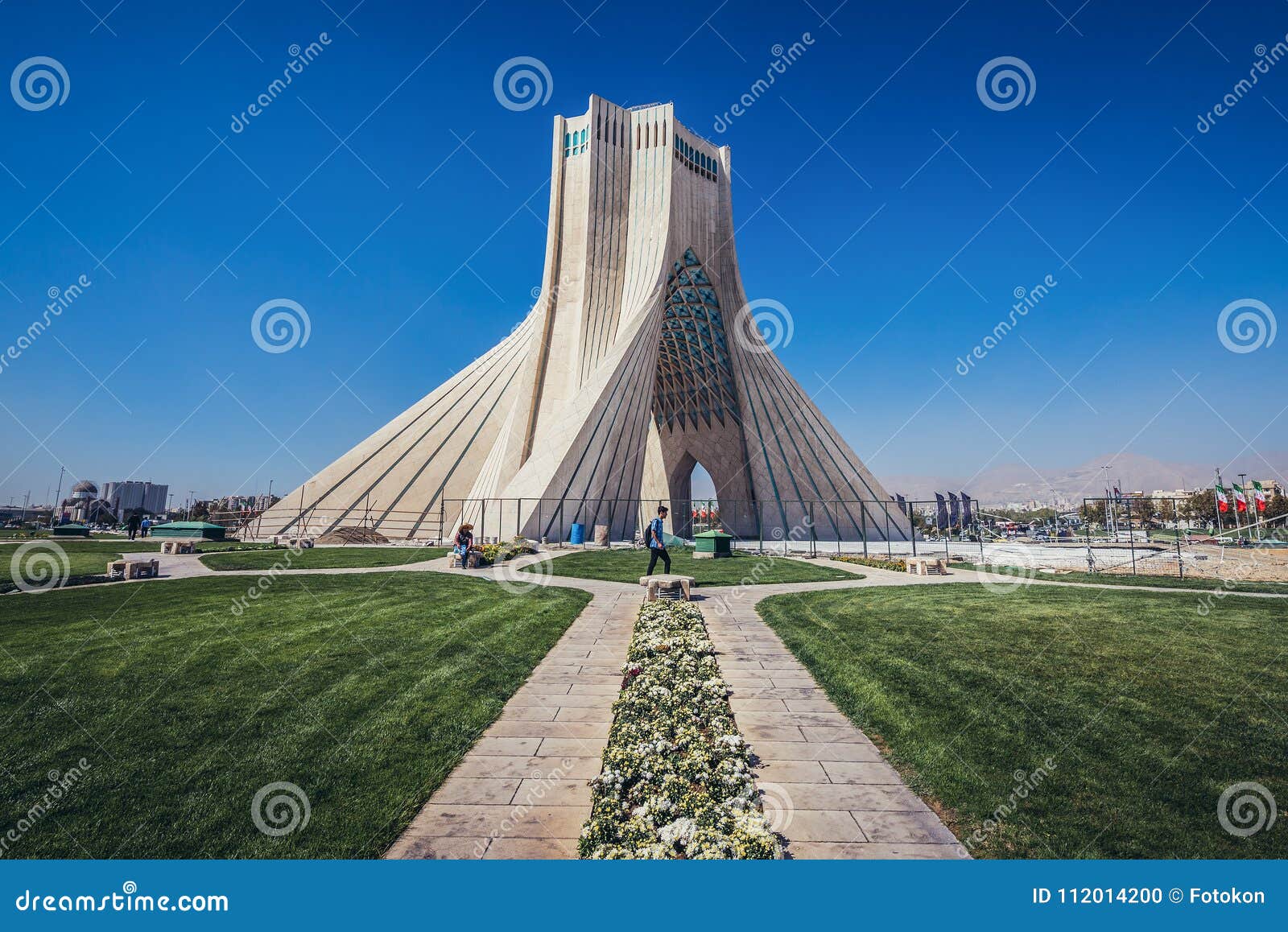 Torre de Azadi em Tehran imagem editorial. Imagem de capital - 112014200