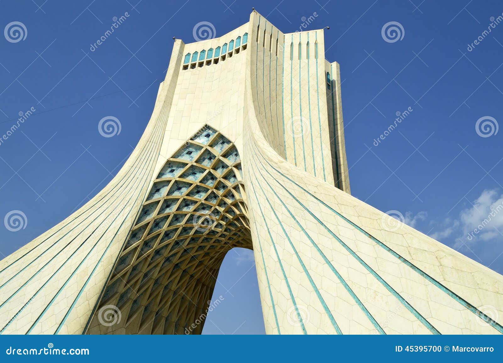 Torre de Azadi em Tehran foto de stock. Imagem de estrutura - 45395700