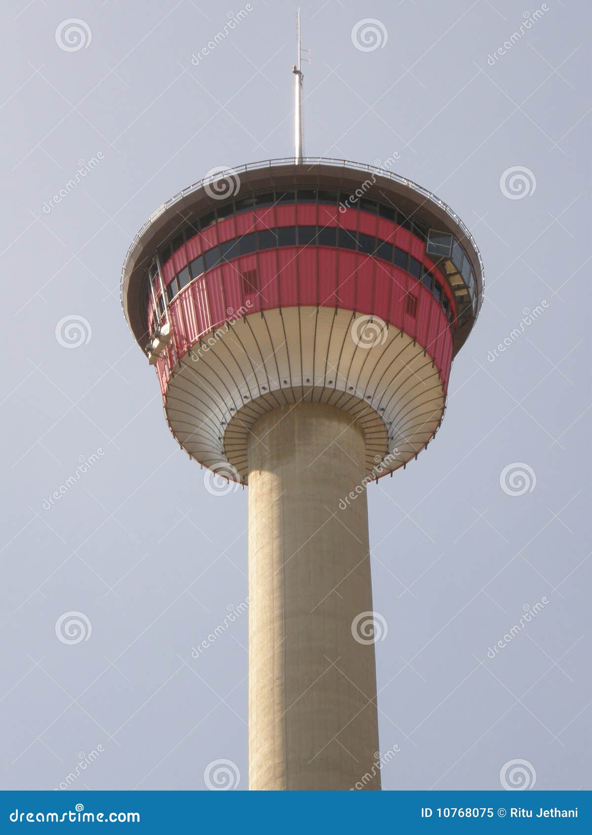 Torre de Calgary imagen de archivo. Imagen de elevador - 10768075