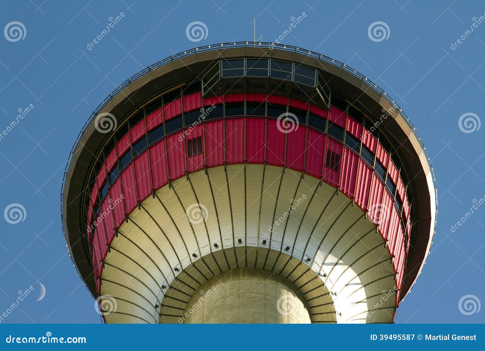 Torre de Calgary imagen de archivo. Imagen de claro, sunlight - 39495587