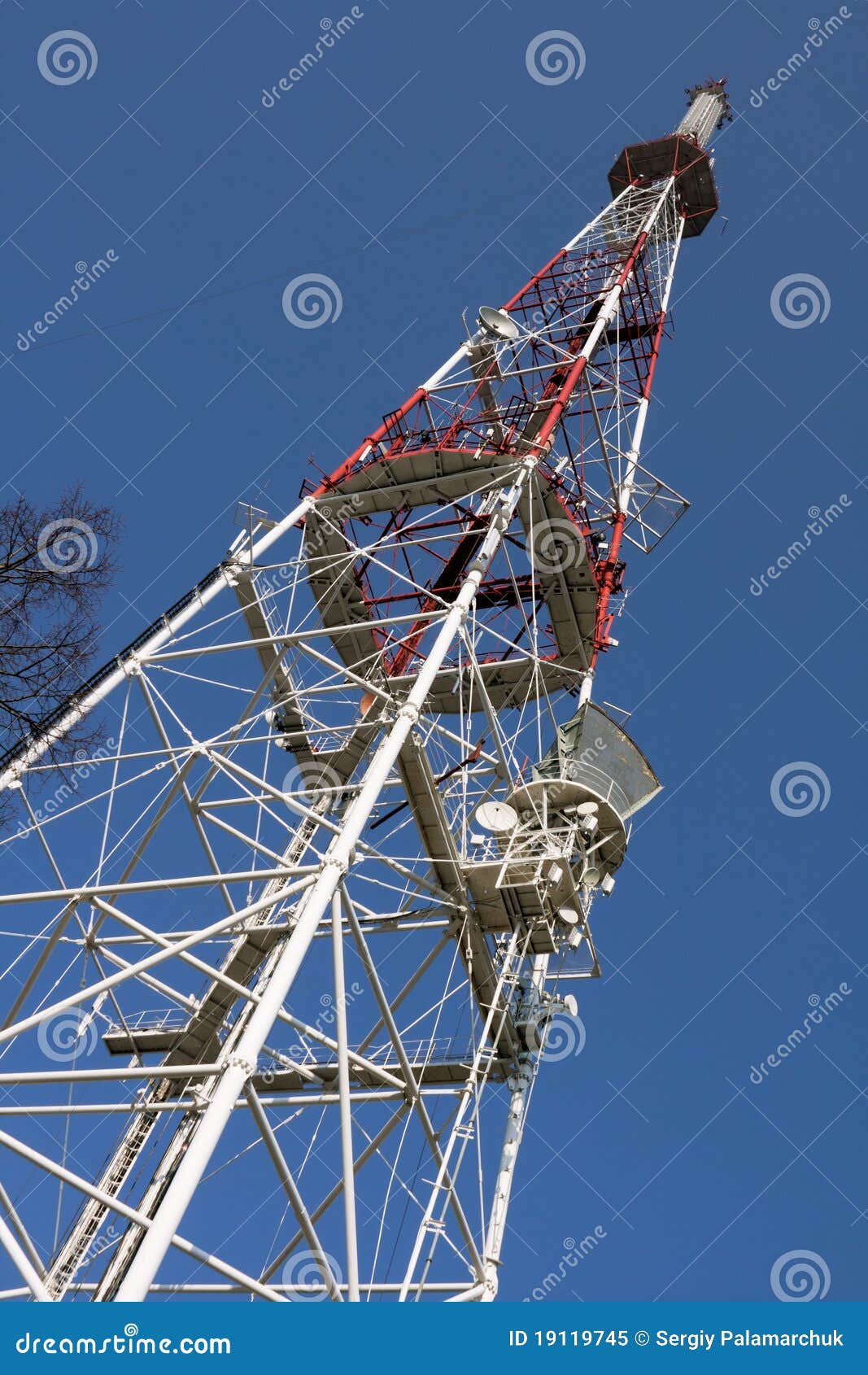 Torre de comunicação imagem de stock. Imagem de transmissor - 19119745