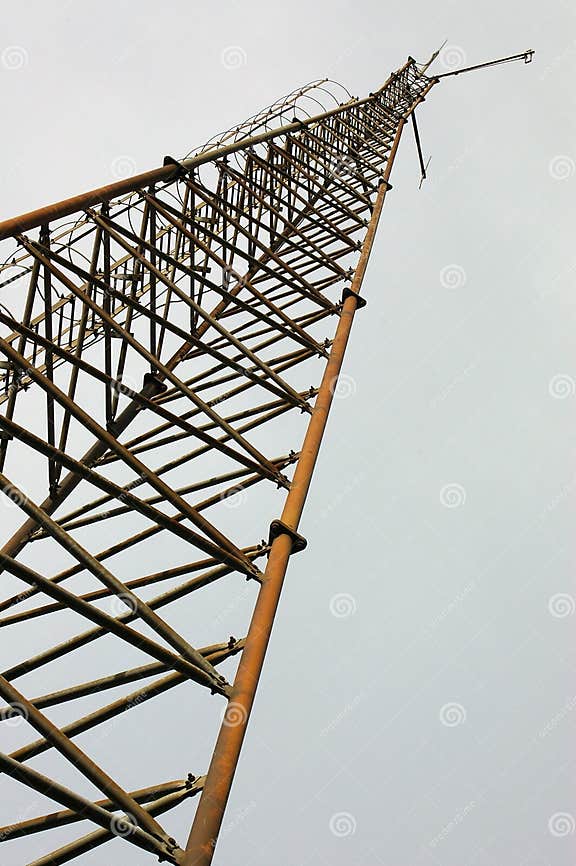 Torre de comunicaciones 01 foto de archivo. Imagen de torre - 368242