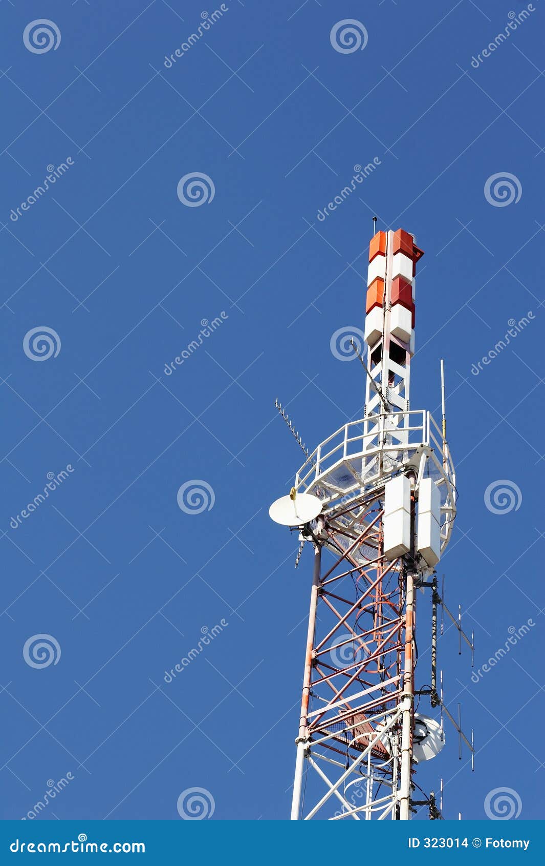 Torre De Comunicaciones Moderna Foto de archivo - Imagen de torre ...