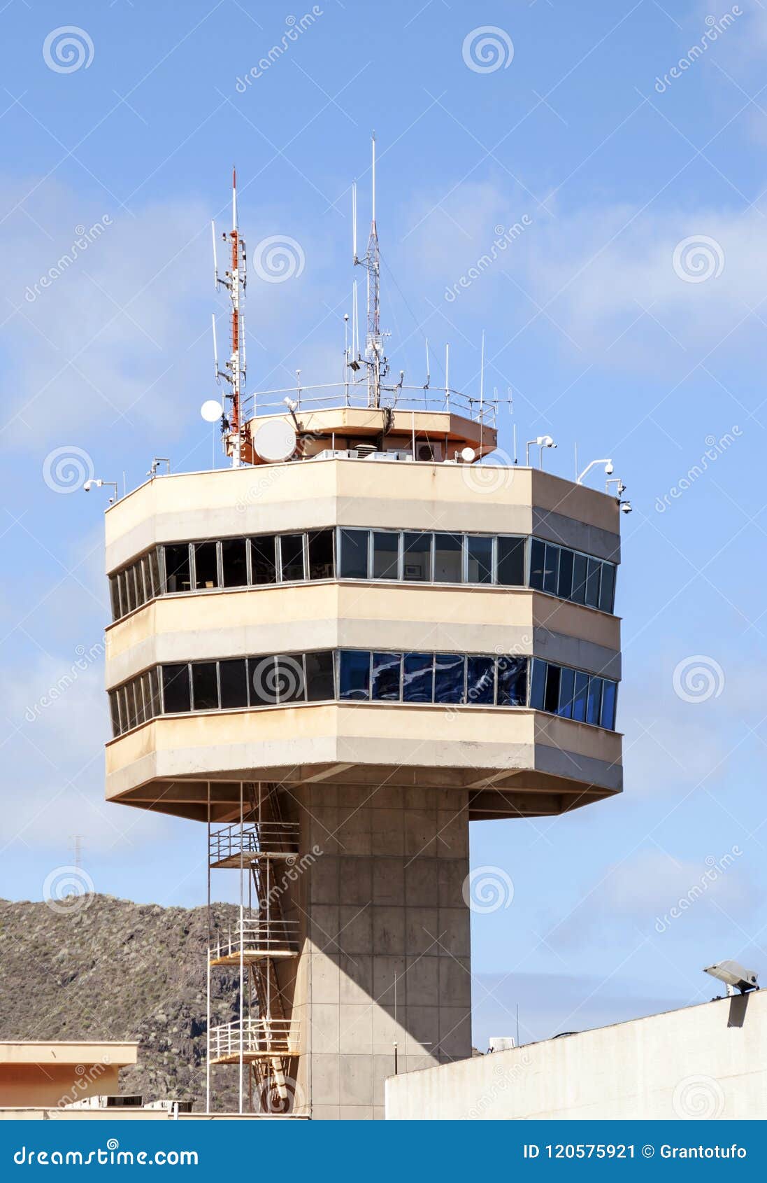 Torre De Control En El Puerto Marítimo Imagen de archivo - Imagen de ...
