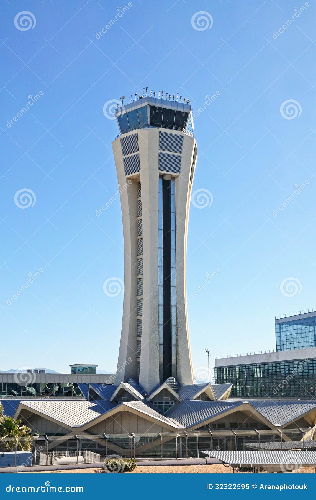 Torre De Controlo, Aeroporto De Malaga. Imagem de Stock - Imagem de ...