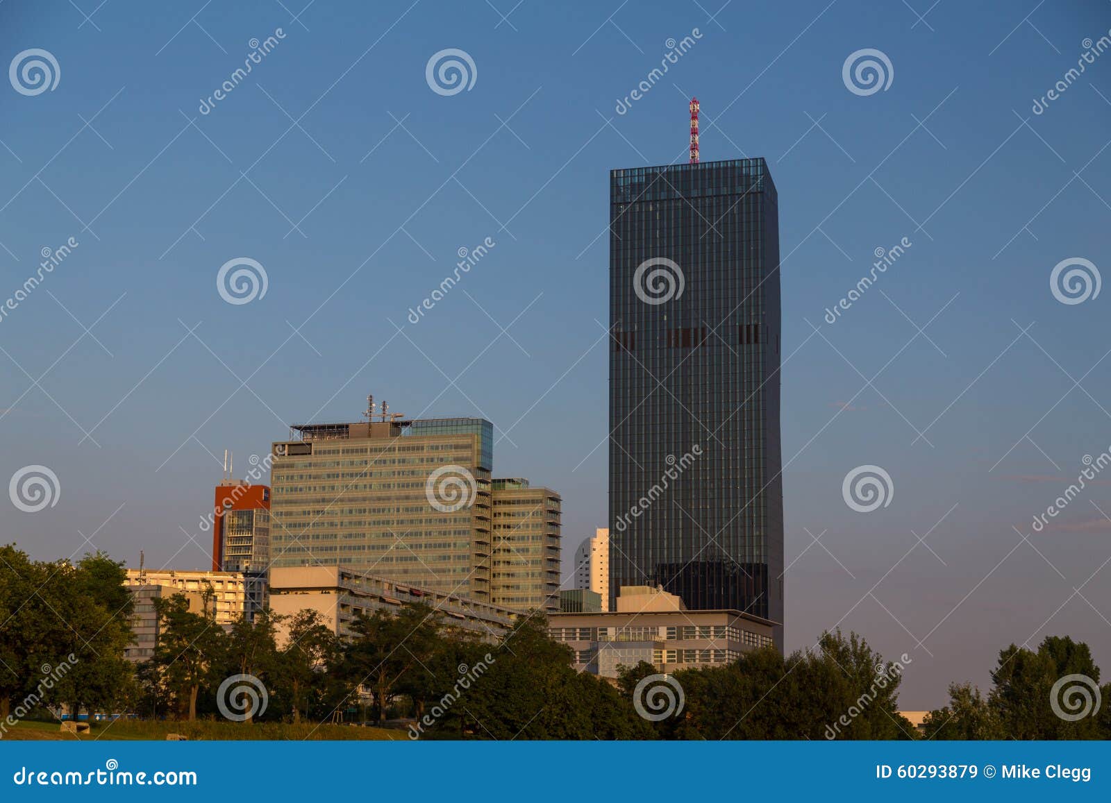 Torre De DC Y Otros Edificios En Viena Imagen de archivo editorial ...