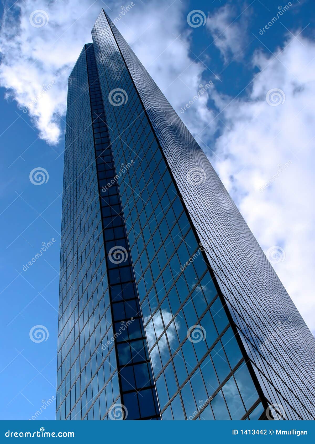 Torre De Hancock En Las Nubes Fotografía editorial - Imagen de ...
