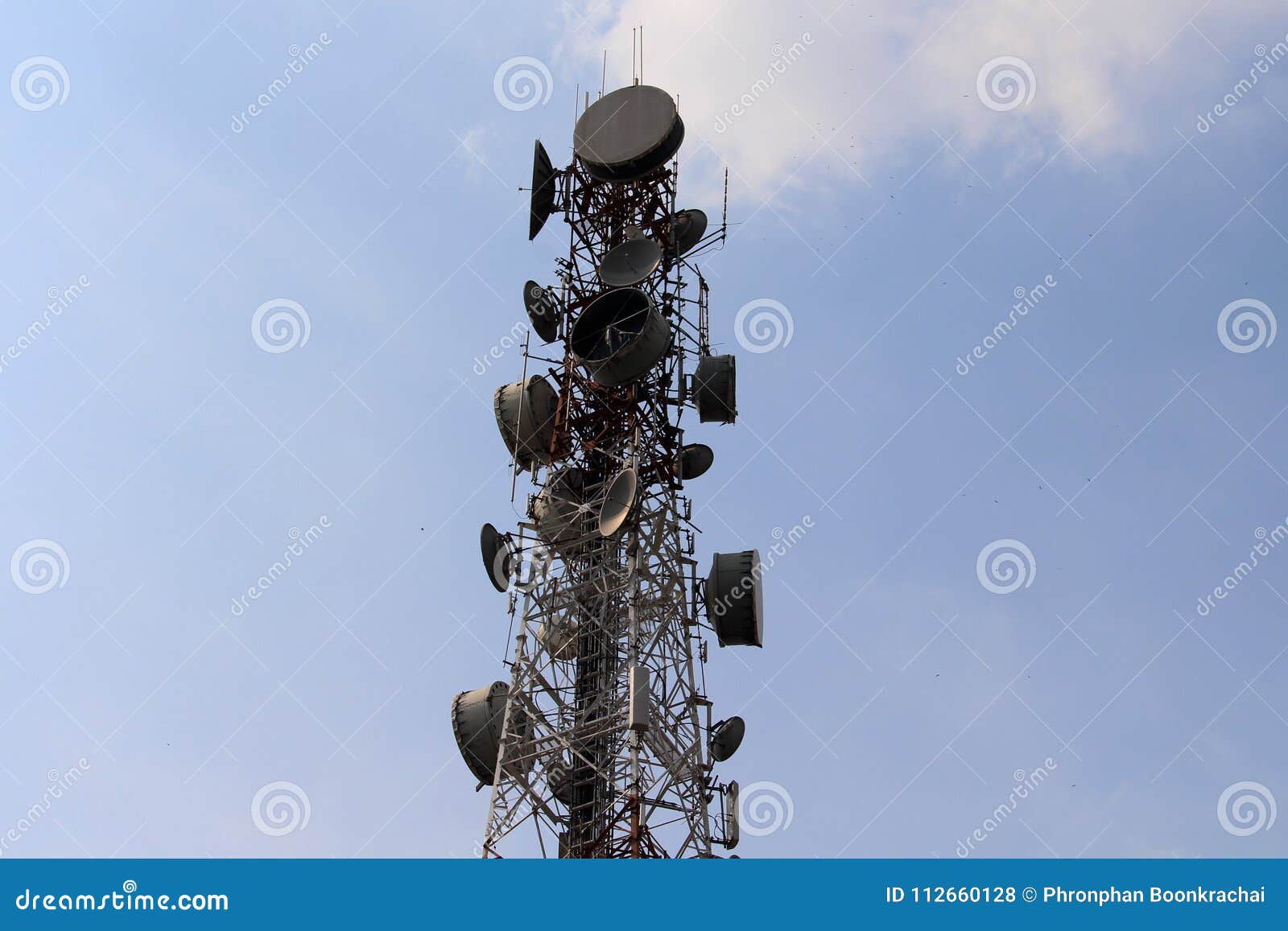 Torre De Internet Con El Cielo Foto de archivo - Imagen de metal ...