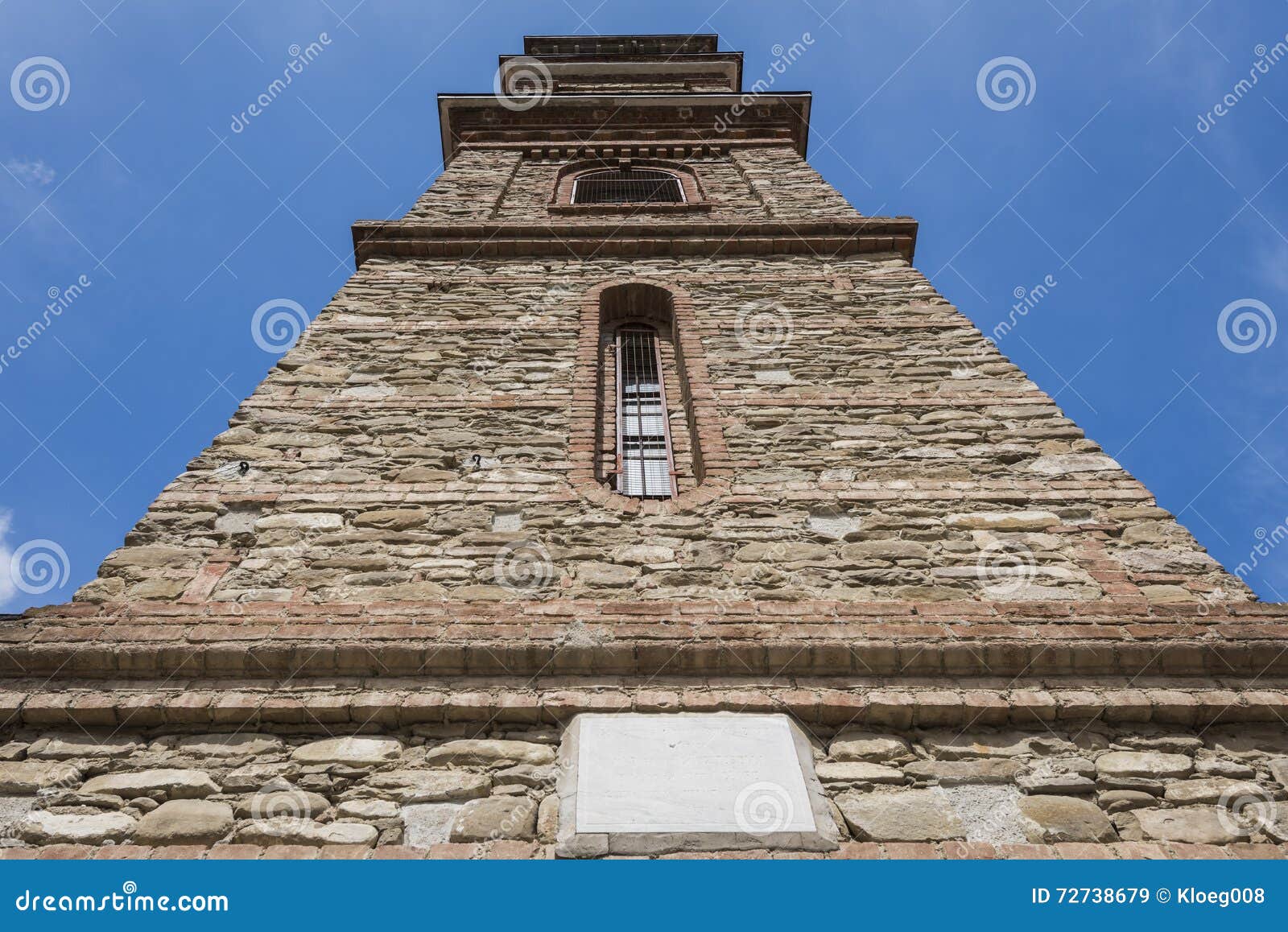 Torre De La Iglesia De Monastero Bormida Imagen de archivo - Imagen de ...