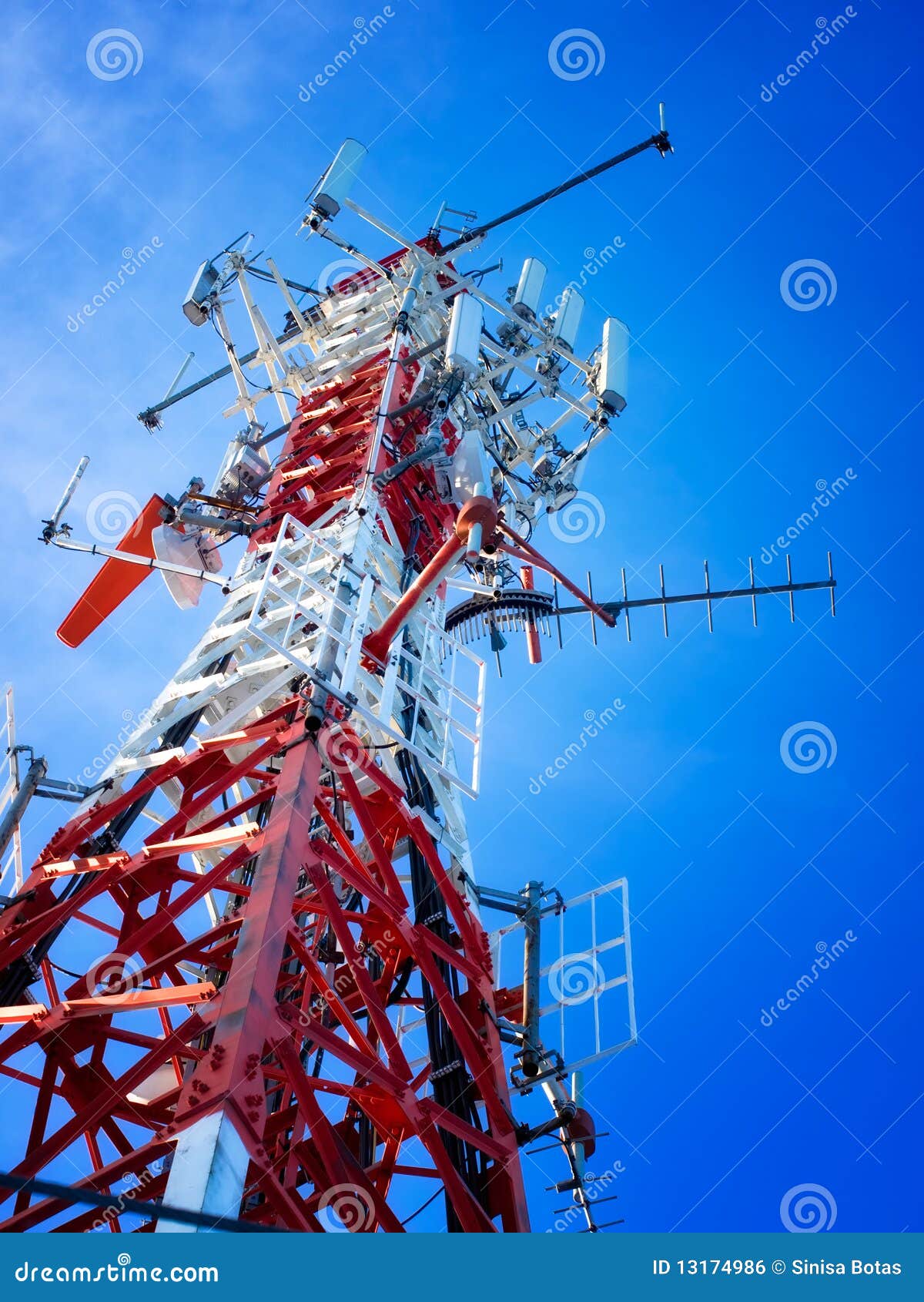 Torre De La Telecomunicación Foto de archivo - Imagen de radio ...