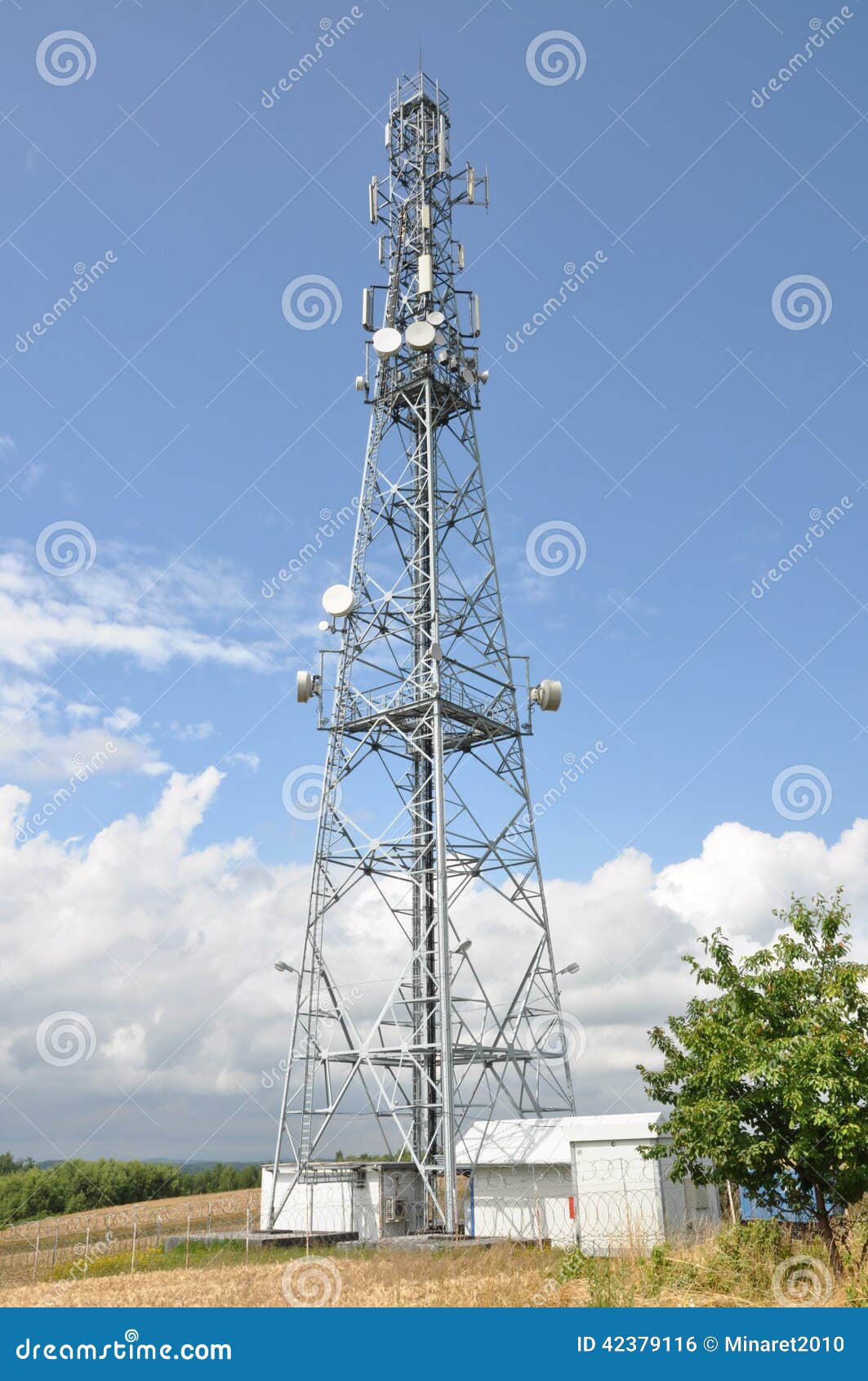 Torre De La Telecomunicación Foto de archivo - Imagen de ...