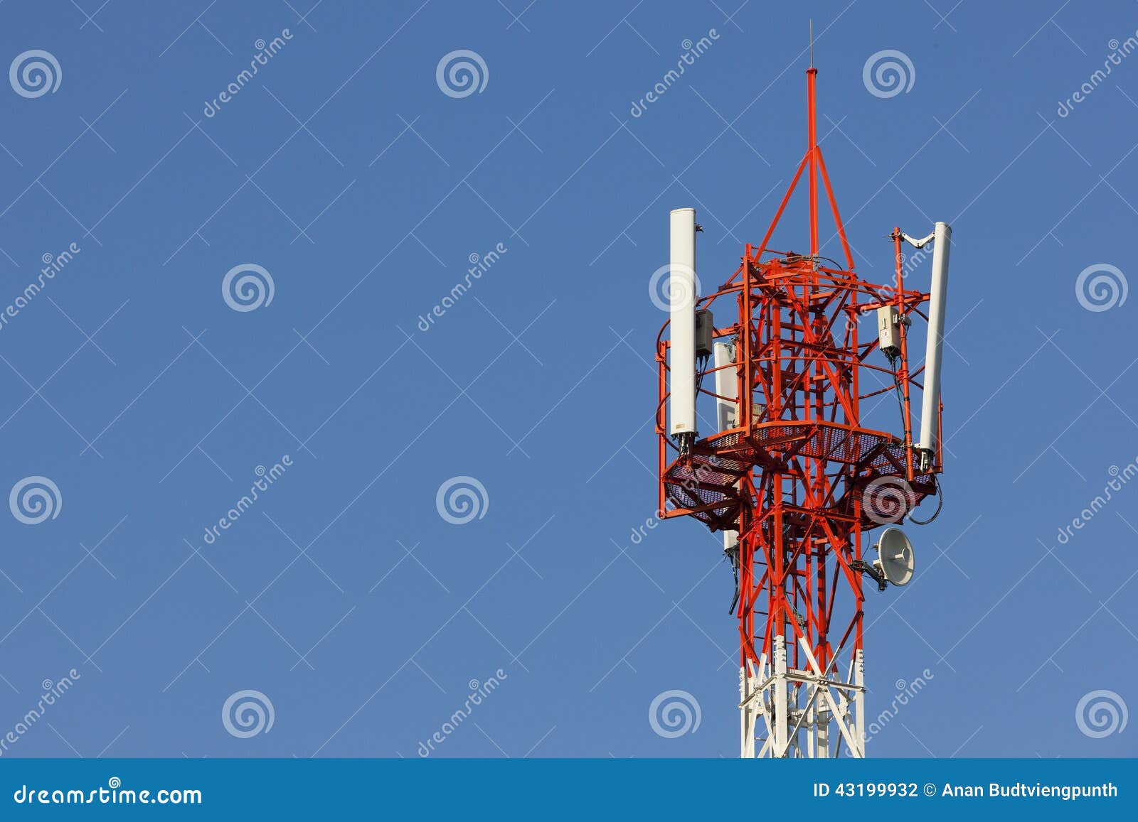 Torre De La Telecomunicación Foto de archivo - Imagen de radio ...
