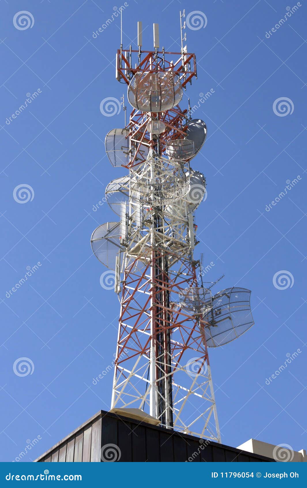 Torre De Las Telecomunicaciones Foto de archivo - Imagen de ...