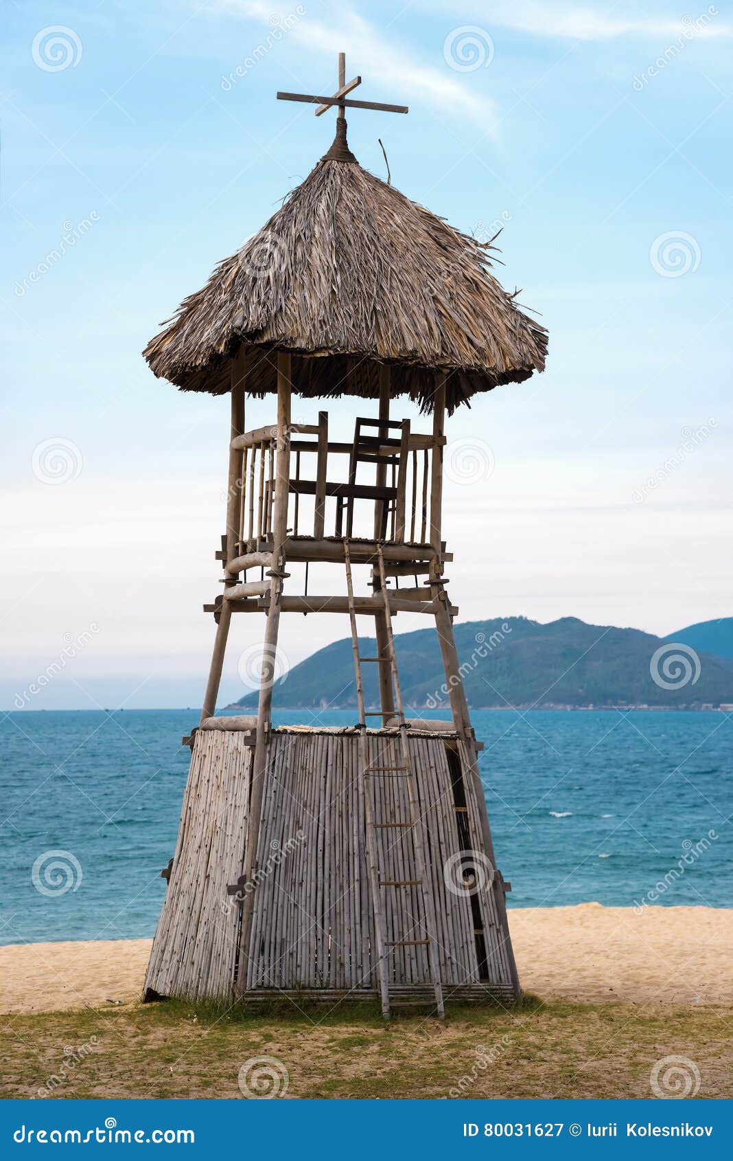 Torre De Los Salvavidas En La Playa Imagen de archivo - Imagen de ...