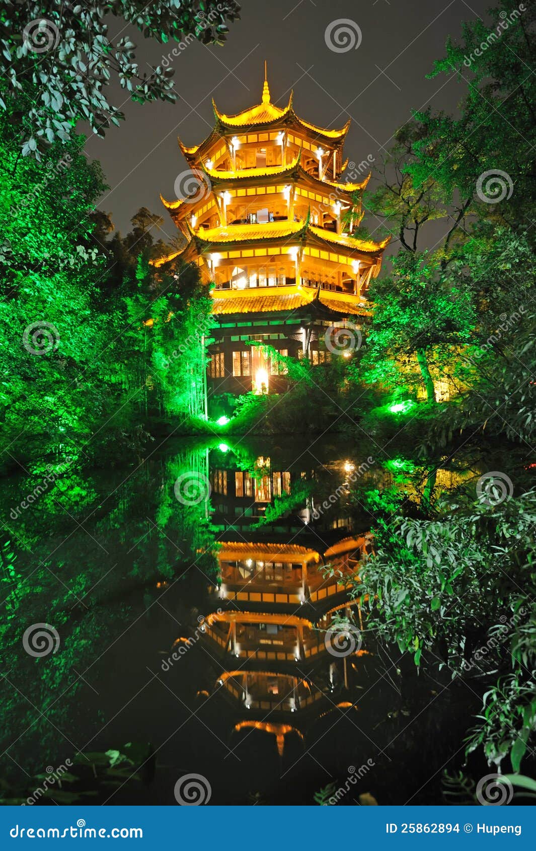 Torre De Madera China En Chengdu Foto de archivo - Imagen de noche ...