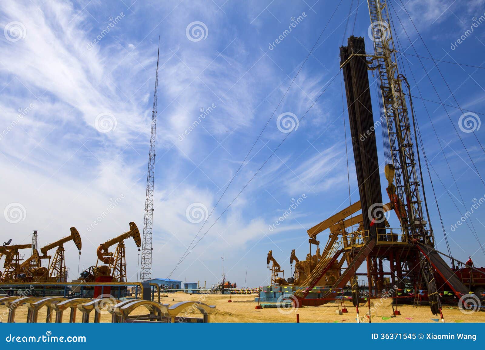 Torre de perforación imagen de archivo. Imagen de taladro - 36371545