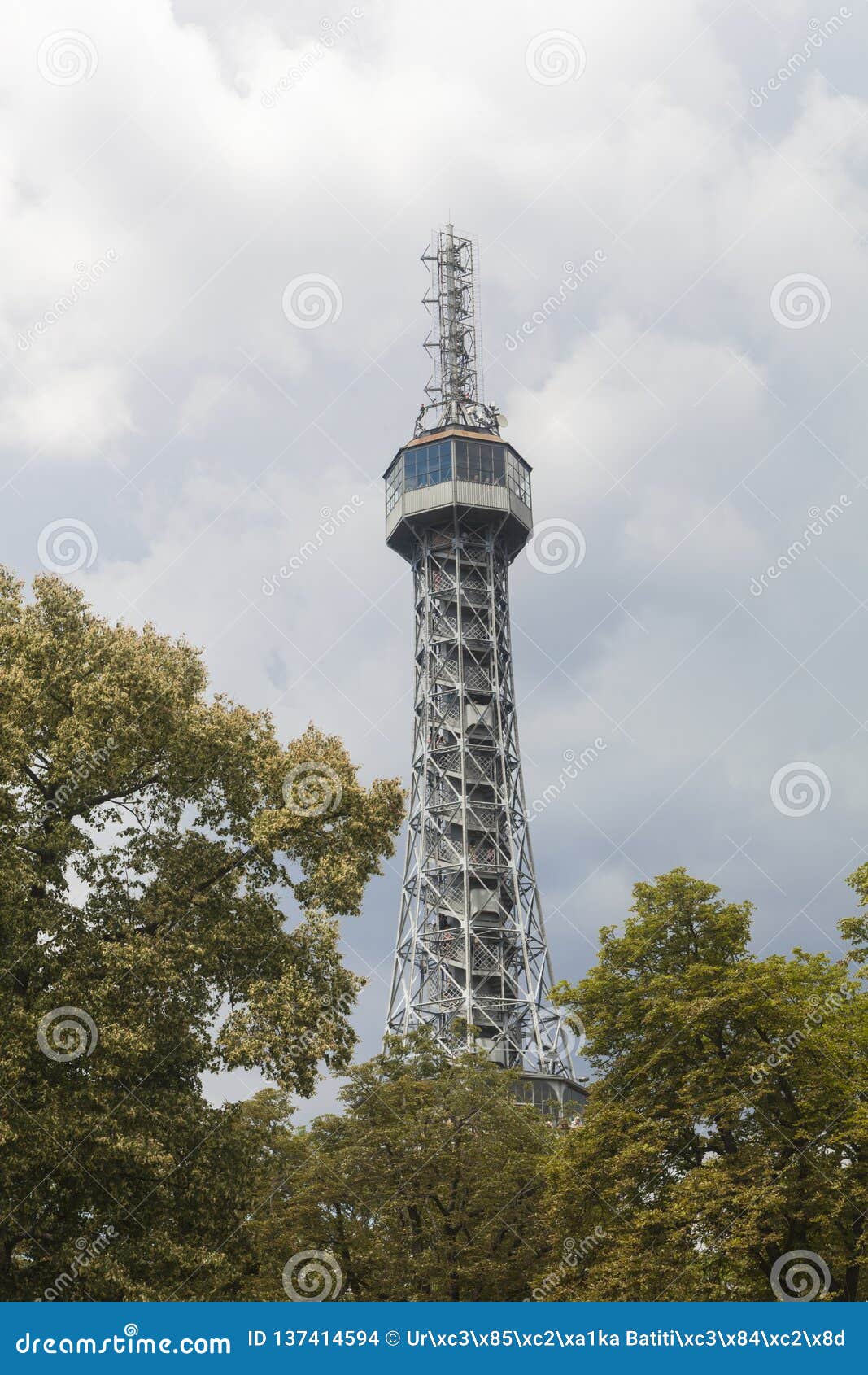 Torre de Petrin foto de archivo. Imagen de hierro, moderno - 137414594
