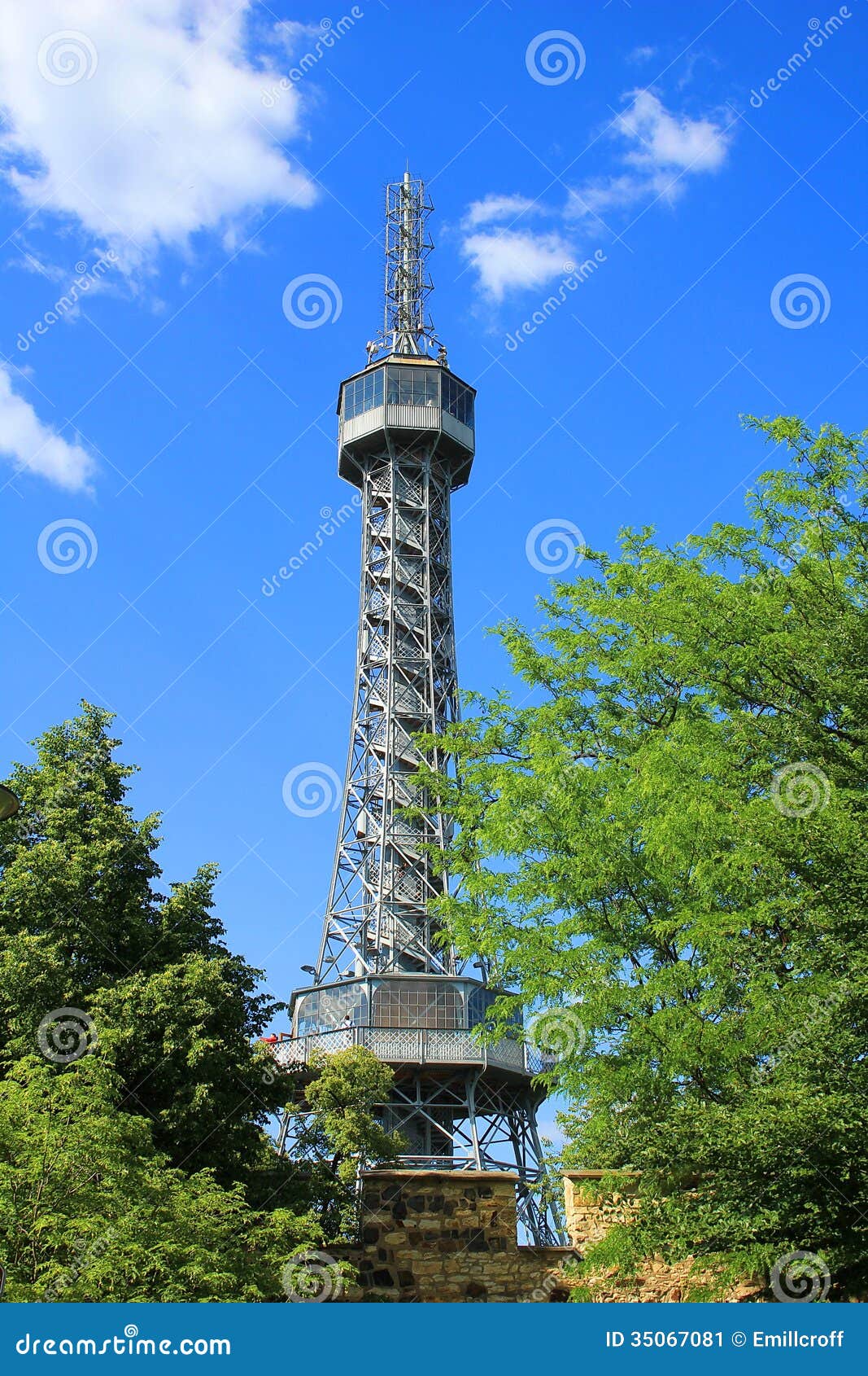Torre de Petrin imagen de archivo. Imagen de metal, monumentos - 35067081
