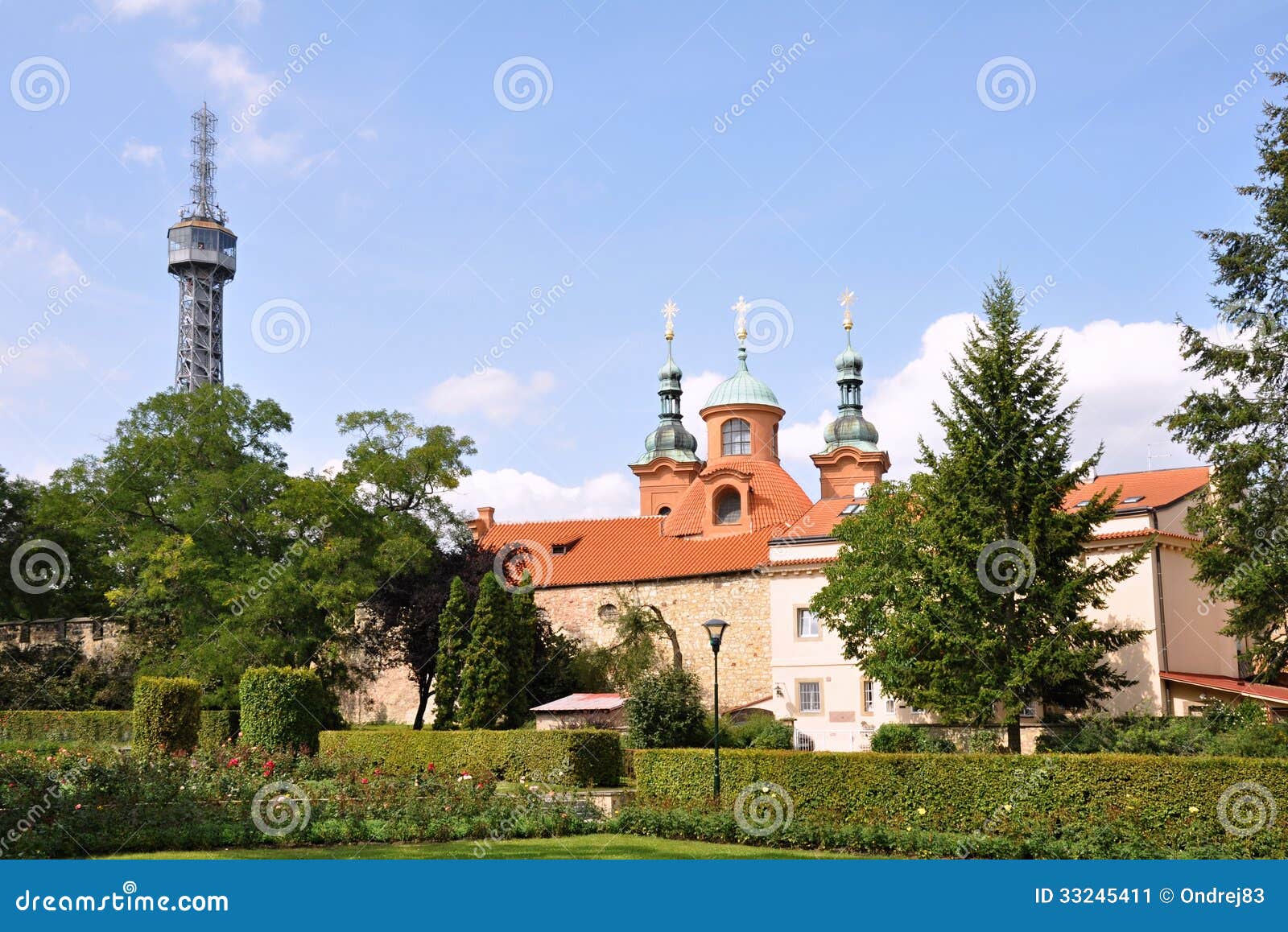 Torre De Petrin En El Parque De Praga Imagen de archivo - Imagen de ...