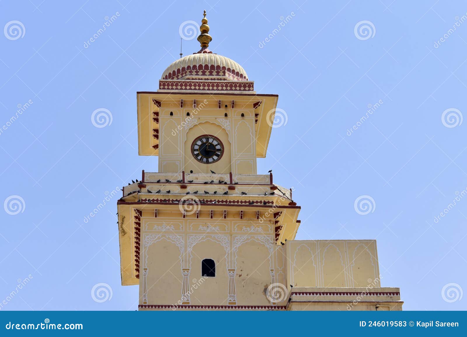 Torre de reloj imagen de archivo. Imagen de tradicional - 246019583