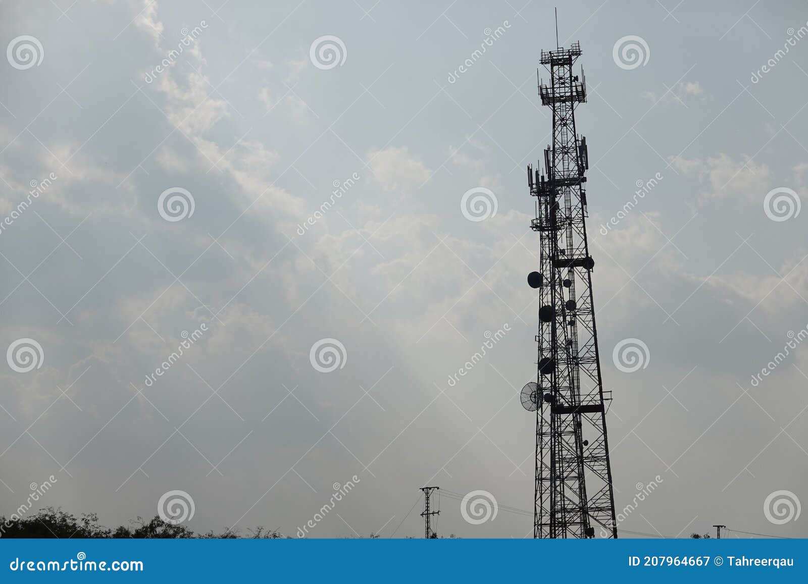 Torre de sinal gsm imagem de stock. Imagem de antena - 207964667