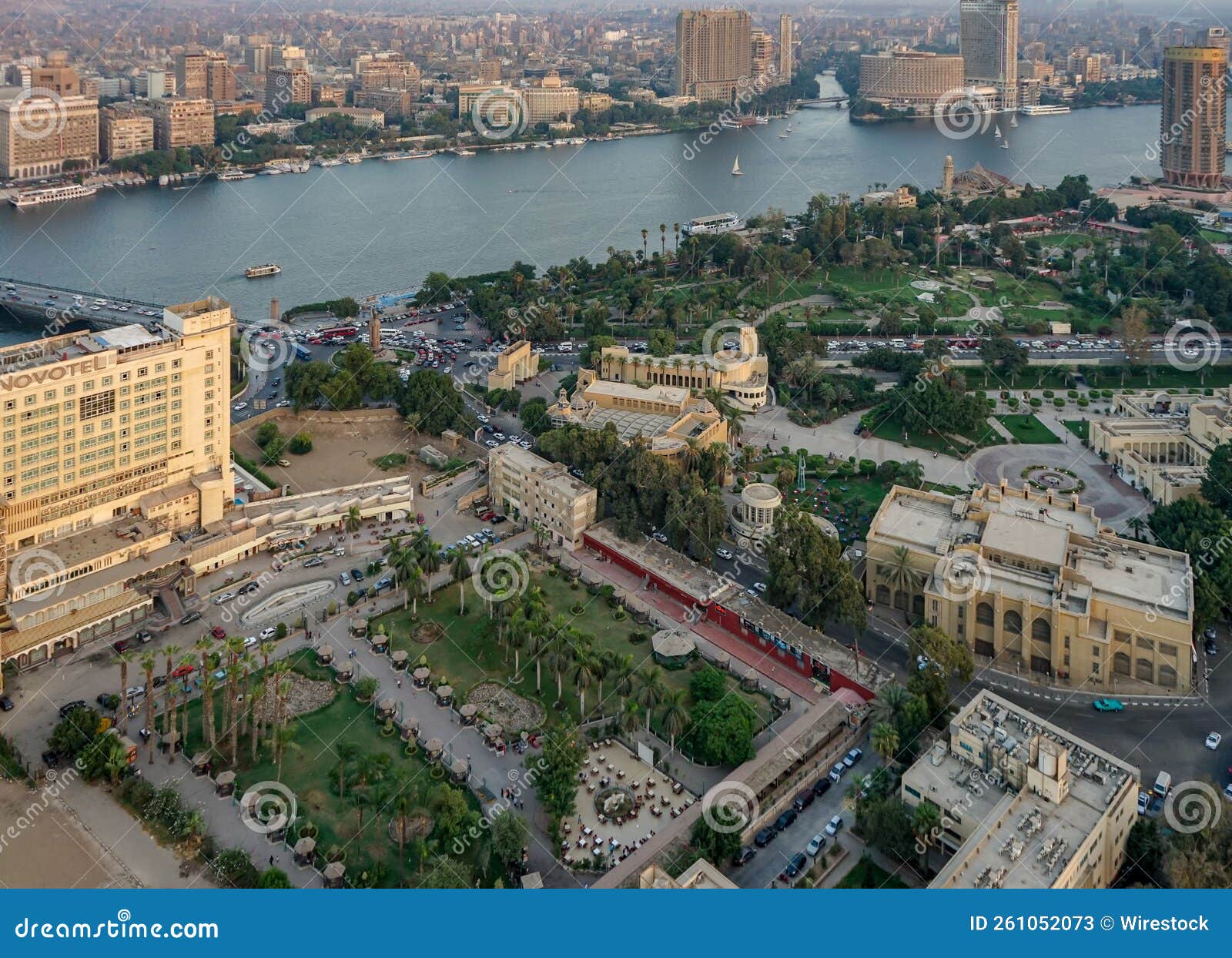 Torre De Tv E Cairo No Centro Do Nilo Imagem de Stock - Imagem de palma ...