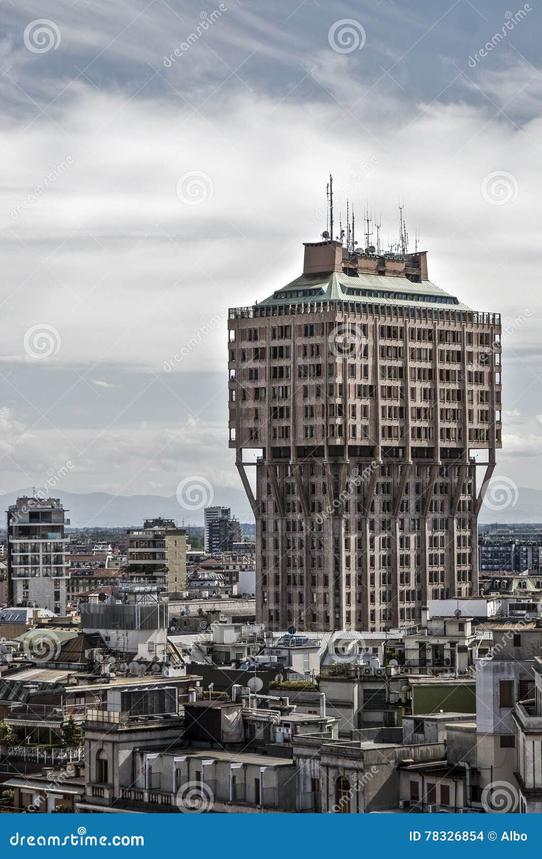 Torre de Velasca foto de archivo. Imagen de europa, medio - 78326854