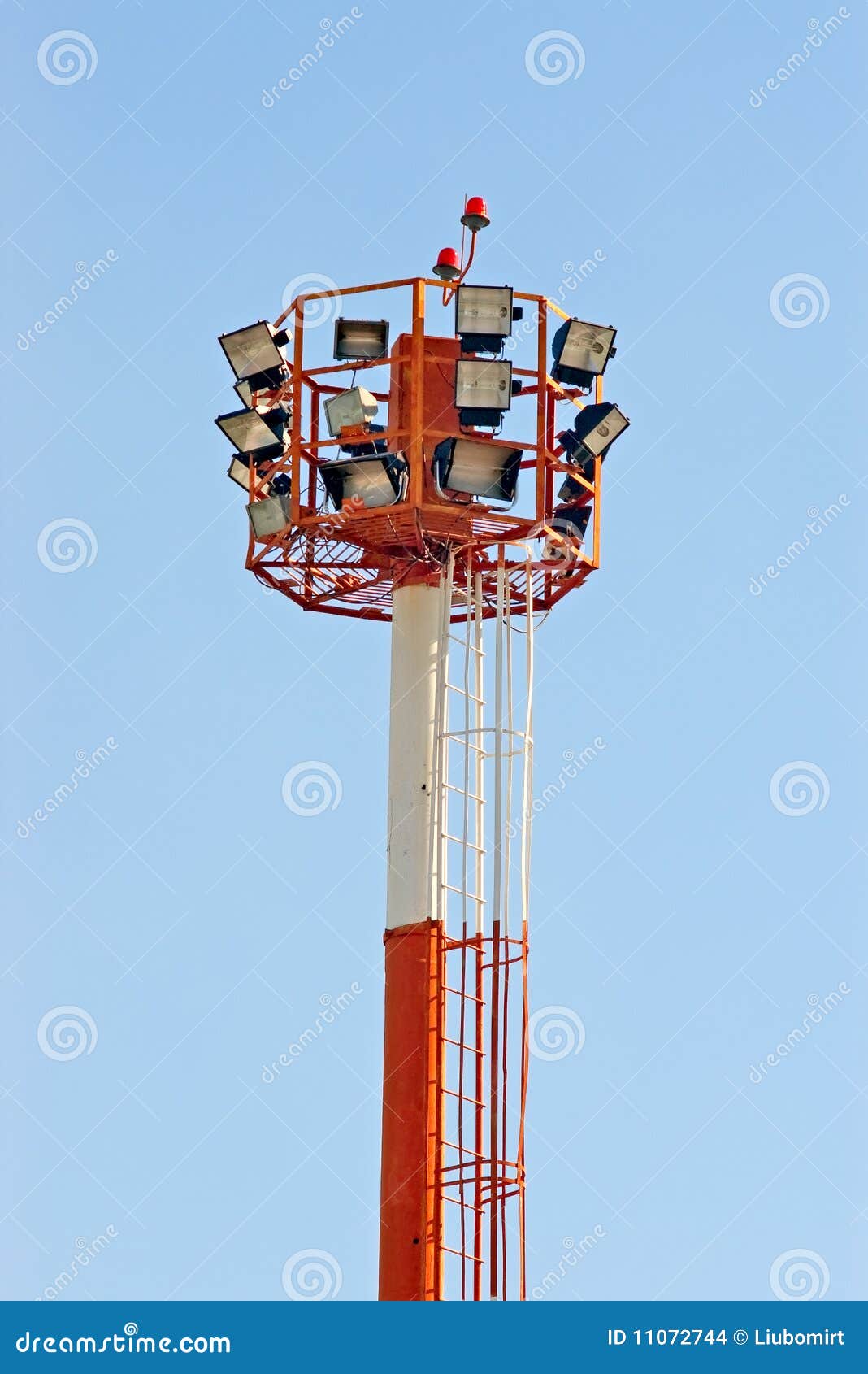 Torre Del Reflector Del Aeropuerto Foto de archivo - Imagen de faro ...