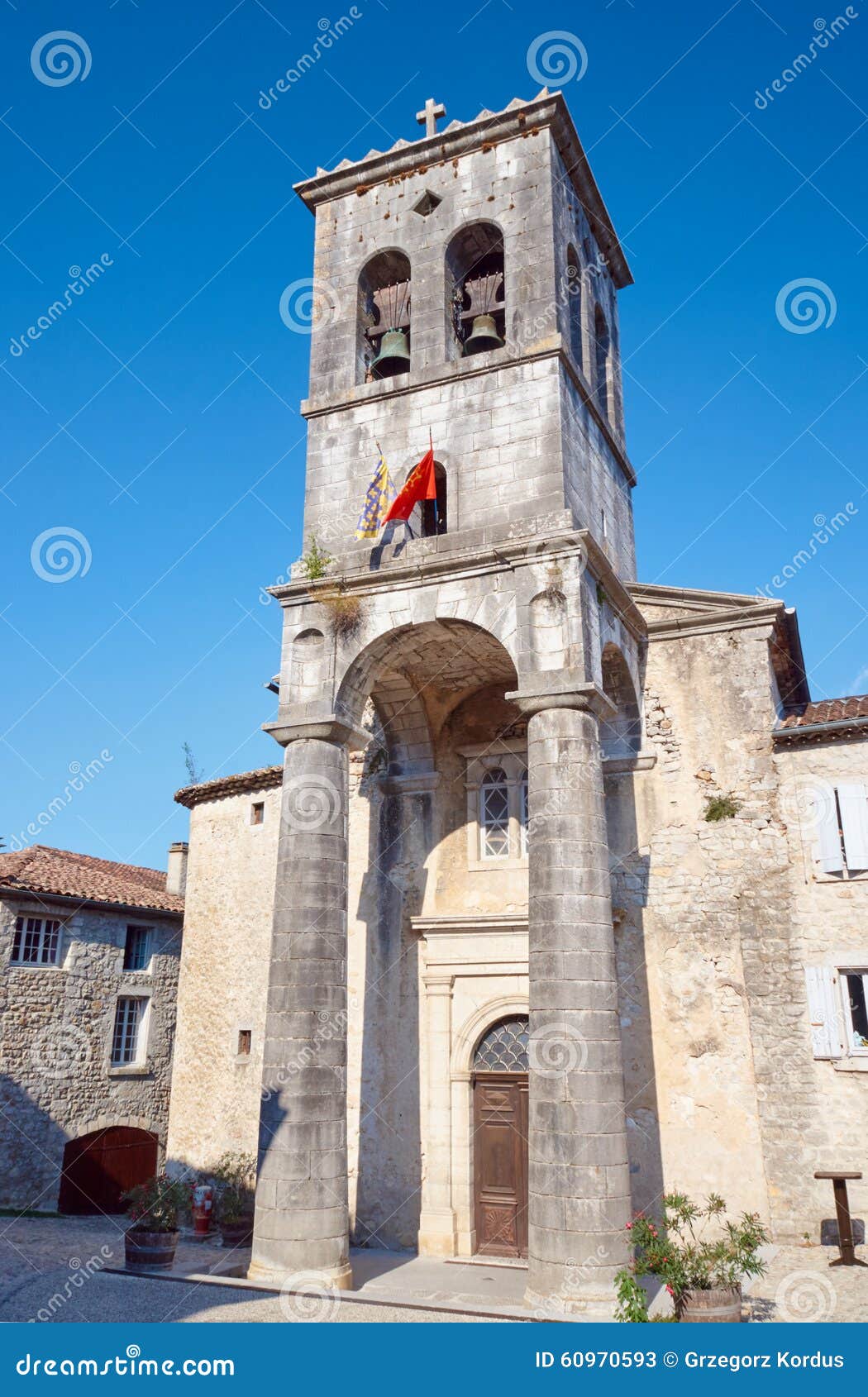 Torre Di Pietra Con Le Campane Immagine Stock - Immagine di casa ...