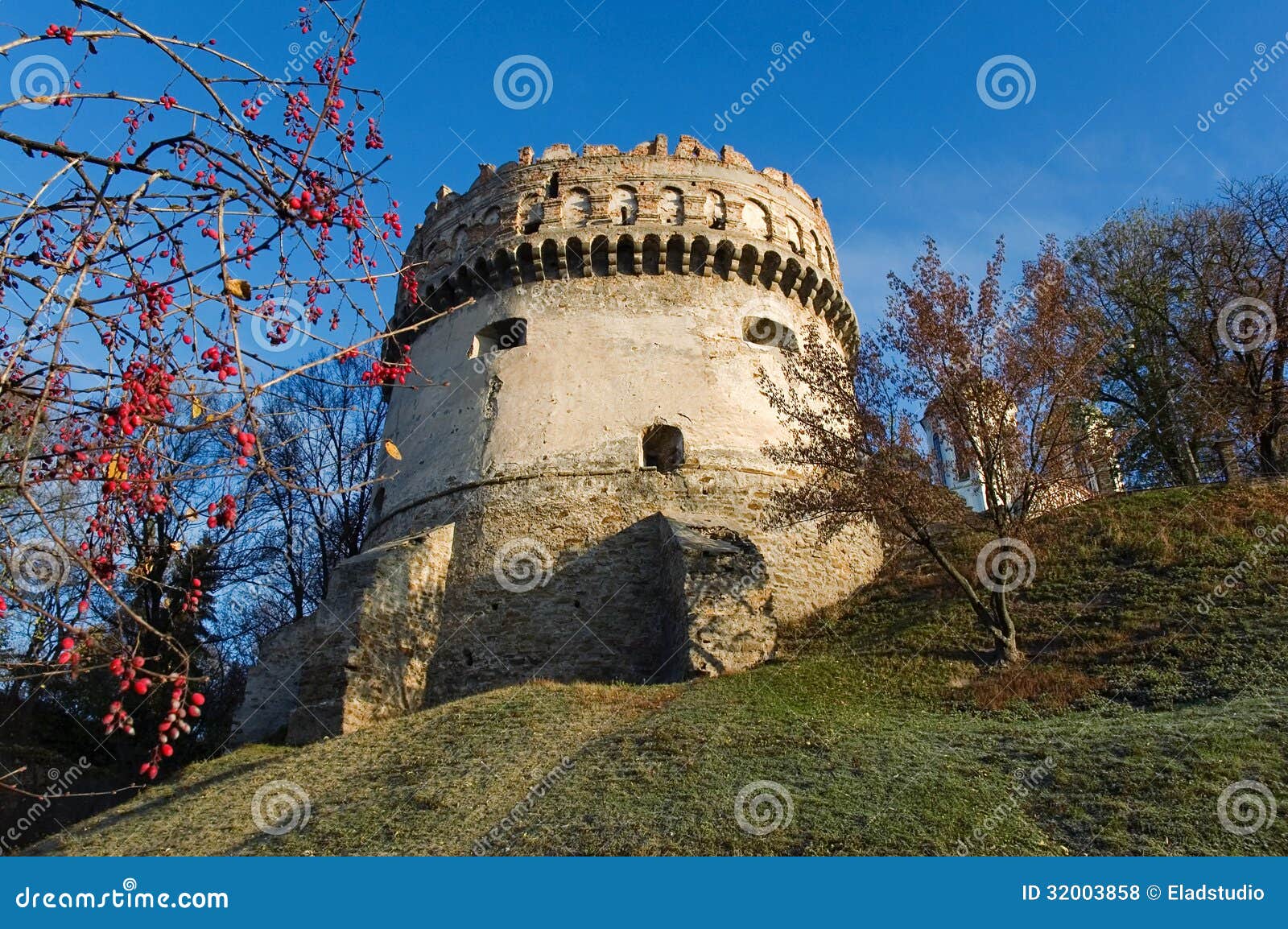 Torre do castelo antigo foto de stock. Imagem de torre - 32003858