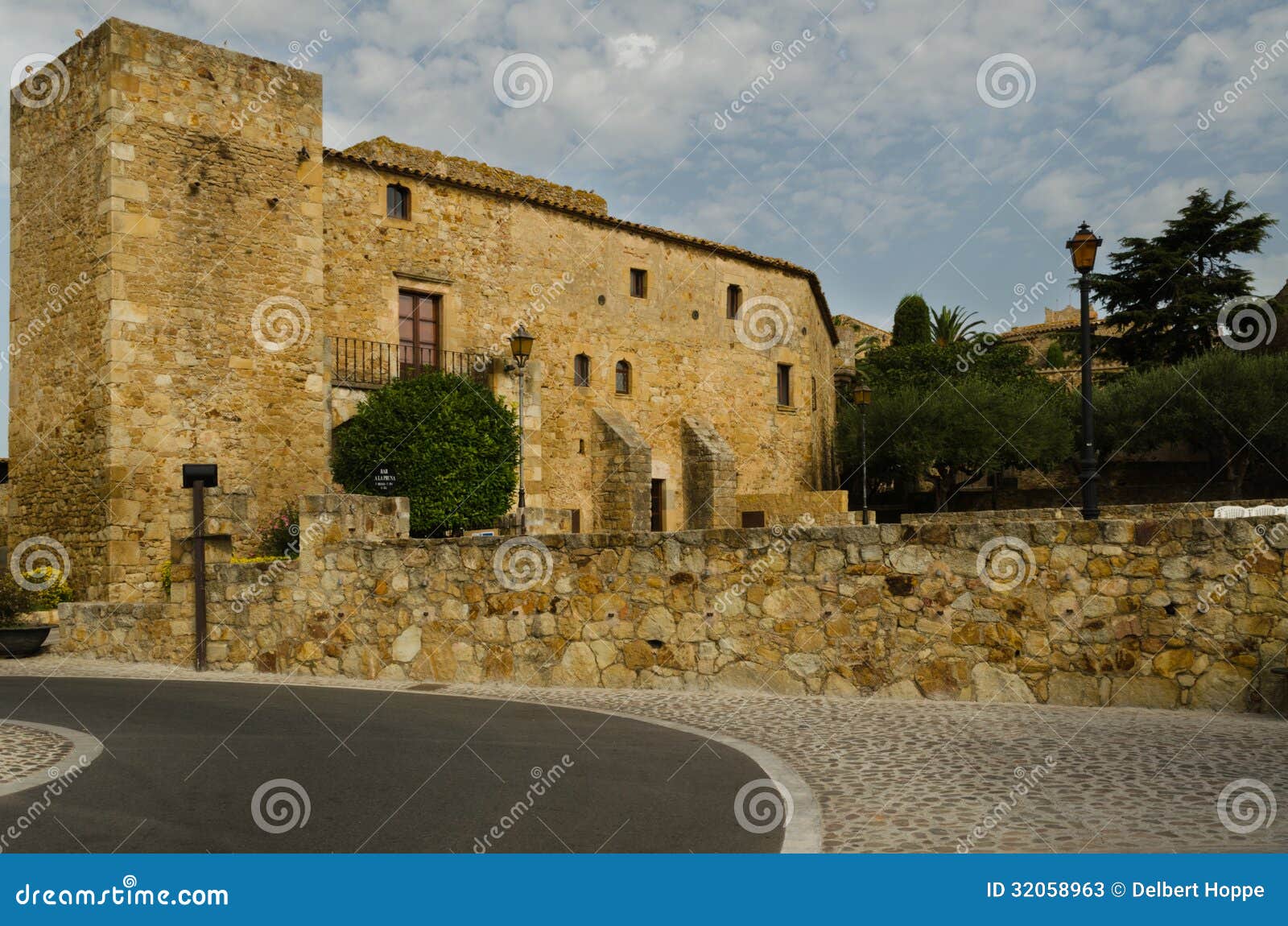 Torre Do Castelo Restaurado Imagem de Stock - Imagem de amigos, espanha ...